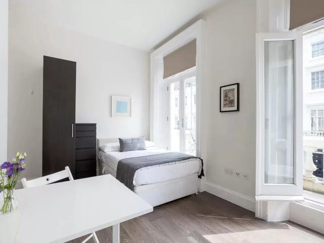 Apartment at Gloucester Street, City of Westminster