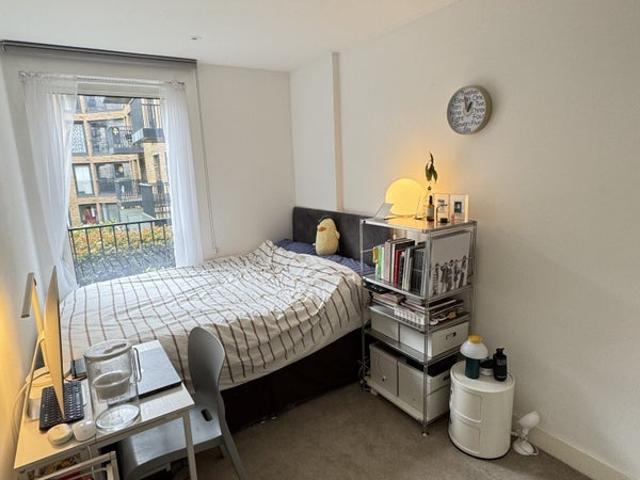 Apartment at Grand Canal Avenue, Greater London