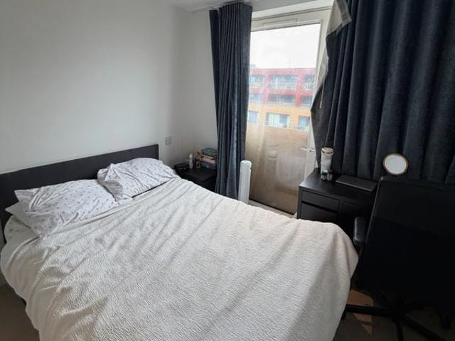 Apartment at Grand Canal Avenue, Greater London