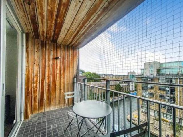 Apartment at Grand Junction Wharf, Greater London