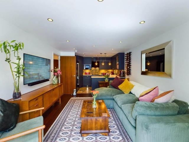 Apartment at Grand Union Canal towpath, City of Westminster