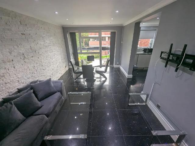 Apartment at Grange Gardens, Greater London