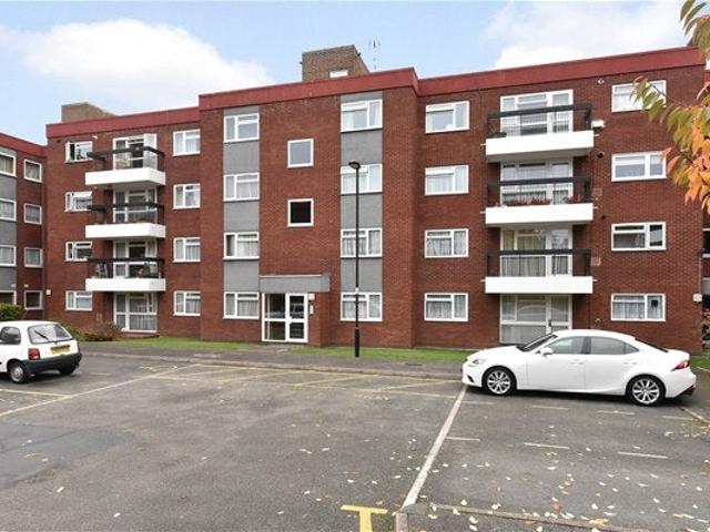 Apartment at Grange Gardens, Greater London