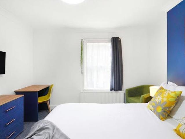 Room at Grange Park, Greater London