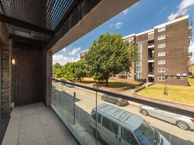 Apartment at Grange Walk, Greater London
