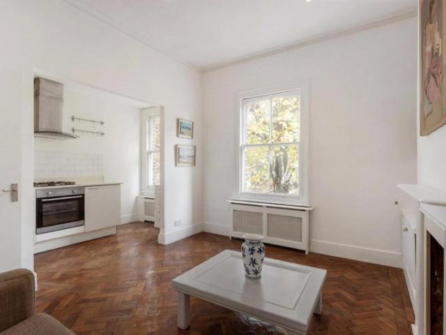 Apartment at Grayshott Road, Greater London