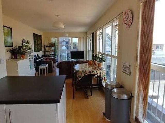 Apartment at Grecian Crescent, Greater London