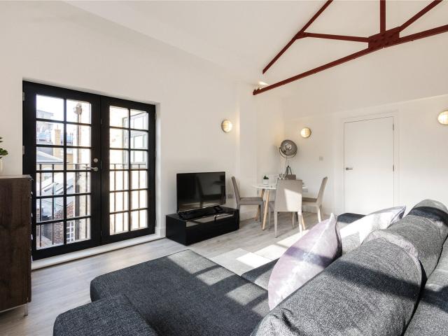 Apartment at Great Guildford Street, Greater London