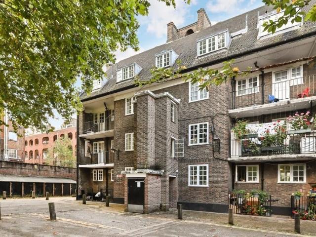 Apartment at Great West Road, Greater London