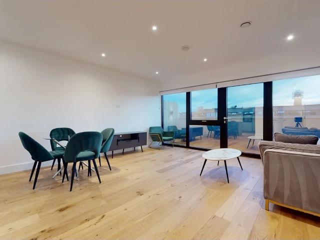 Apartment at Great West Road, Greater London