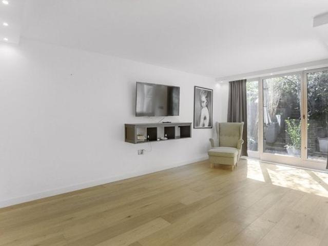 Apartment at Great Western Road, London