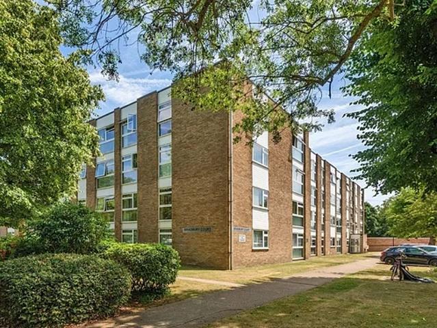 Apartment at Gregor Mews, Greater London