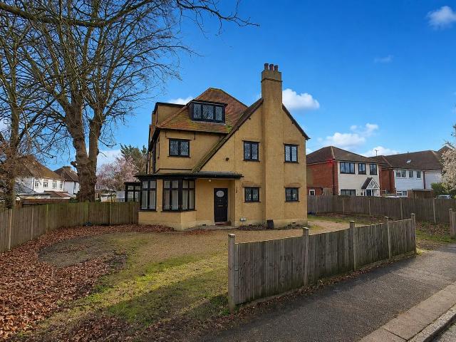 Apartment at Green Lane, Borough of Spelthorne