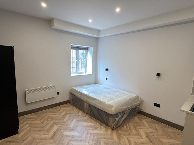 Apartment at Green Lane, Borough of Spelthorne
