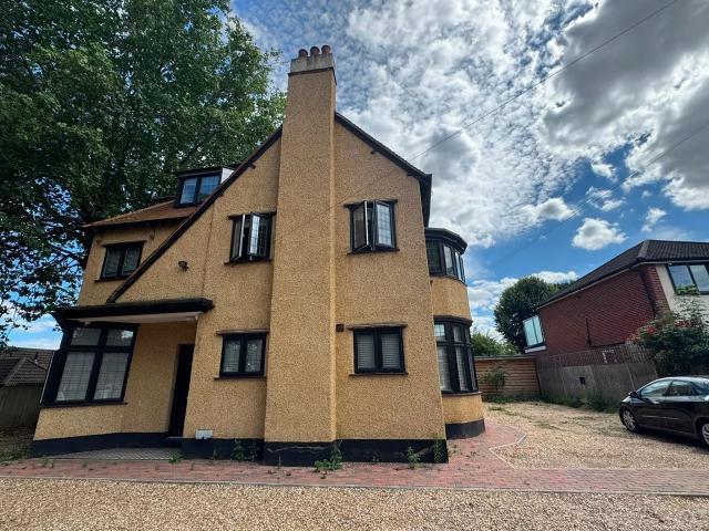 Apartment at Green Lane, Borough of Spelthorne