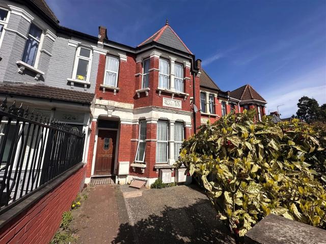 Apartment at Green Lanes, Greater London