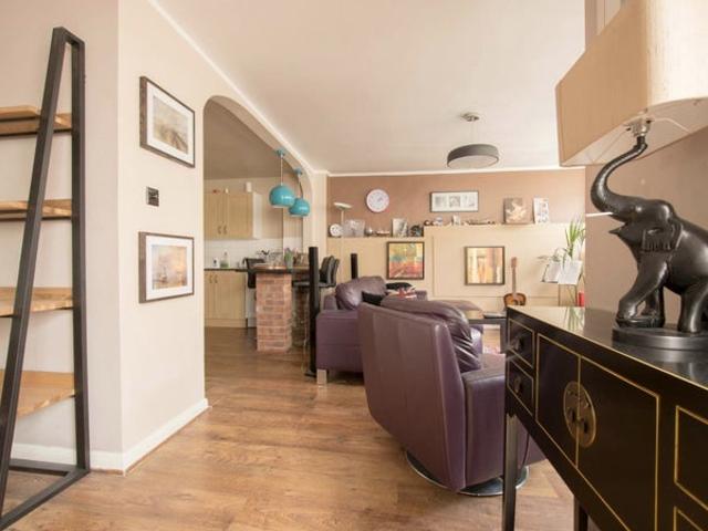 Apartment at Green Street, Greater London
