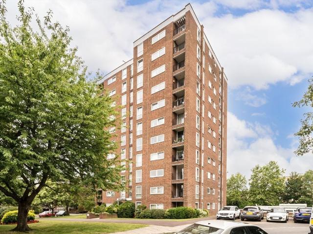 Apartment at Green Vale, Greater London
