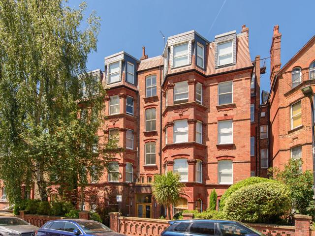 Apartment at Greencroft Gardens, Greater London