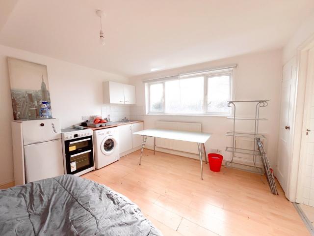 Apartment at Greenfield Gardens, Greater London