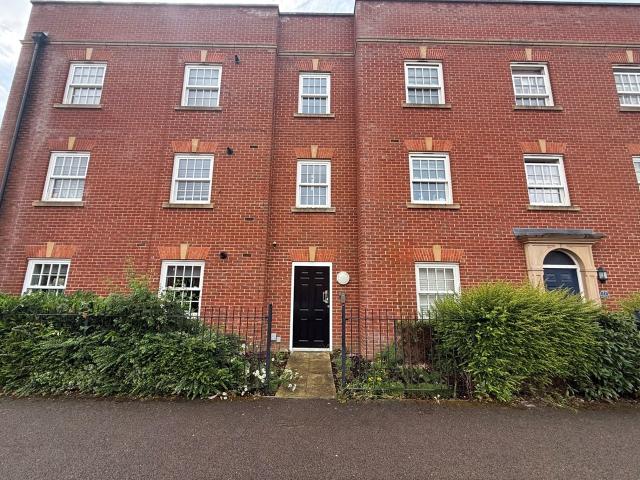 Apartment at Greenkeepers Road, Great Denham