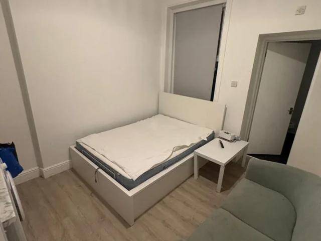 Apartment at Greenleaf Road, Greater London