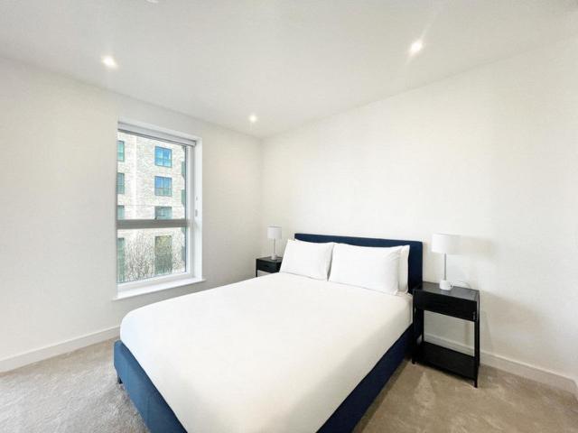 Apartment at Greenleaf Walk, Greater London