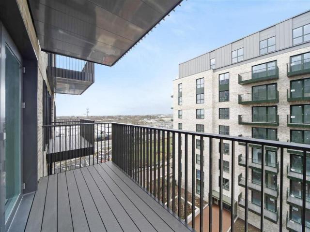 Apartment at Greenleaf Walk, Greater London