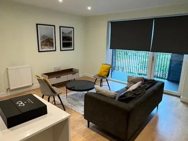 Apartment at Greenleaf Walk, Greater London