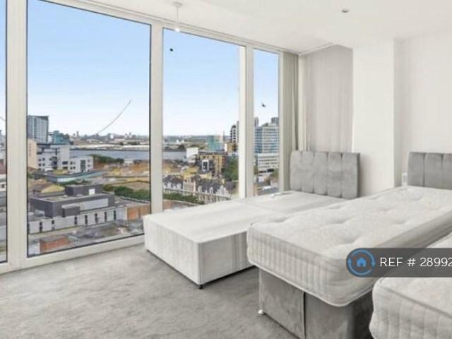 Apartment at Greens End, Greater London