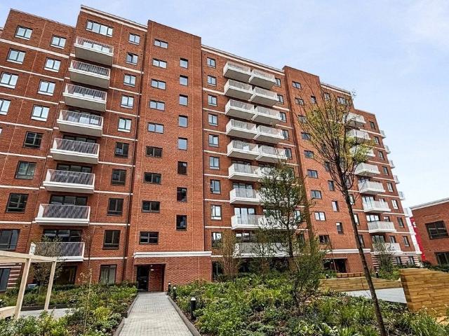 Apartment at Griffin Manor Way, Greater London
