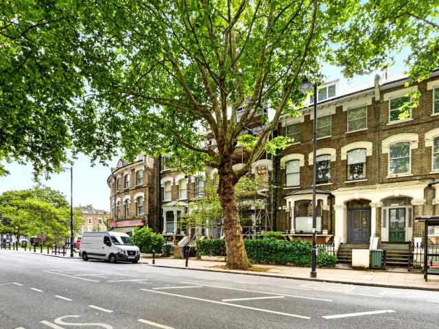 Apartment at Grosvenor Avenue, Greater London