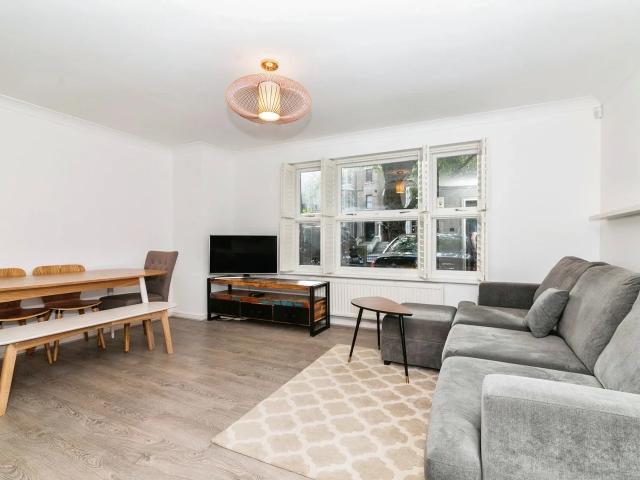 Apartment at Grosvenor Avenue, Greater London