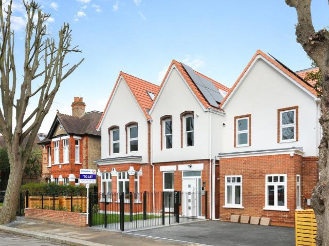 Apartment at Grosvenor Avenue, Greater London
