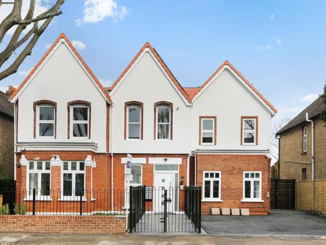 Apartment at Grosvenor Avenue, Greater London