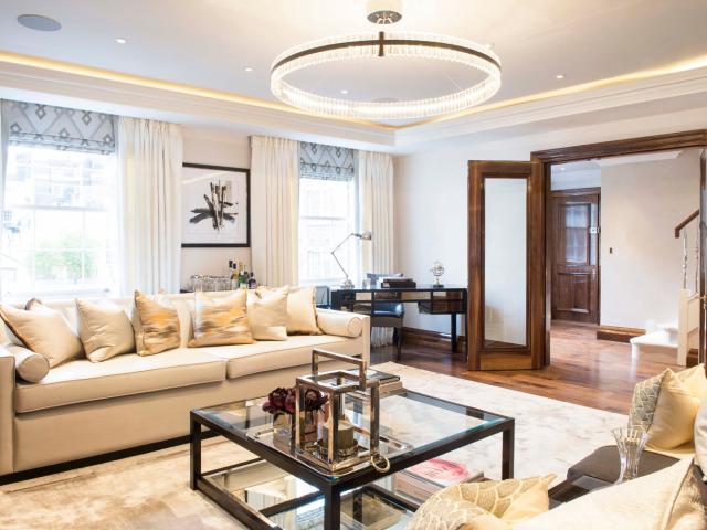 Apartment at Grosvenor Hill, City of Westminster