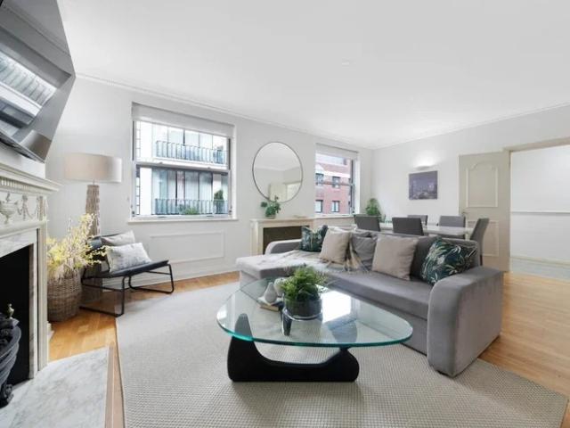 Apartment at Grosvenor Hill, City of Westminster