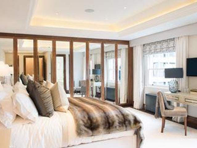 Apartment at Grosvenor Hill, City of Westminster