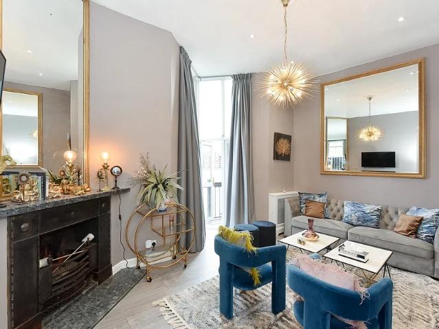 Apartment at Grosvenor Road, City of Westminster