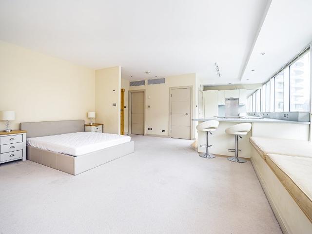 Apartment at Grosvenor Road, City of Westminster