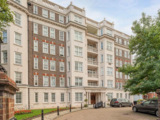 Apartment at Grove End Road, City of Westminster