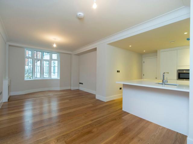 Apartment at Grove End Road, City of Westminster