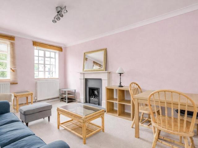 Apartment at Grove End Road, City of Westminster