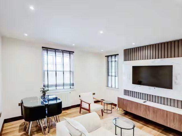 Apartment at Grove End Road, City of Westminster