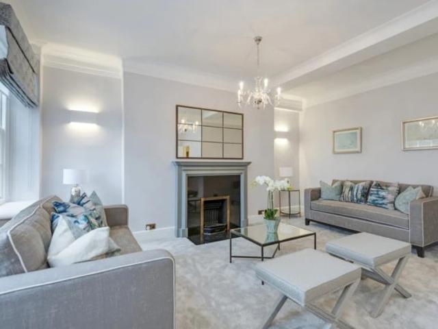 Apartment at Grove End Road, City of Westminster