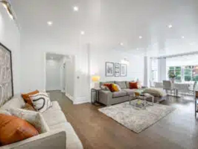 Apartment at Grove End Road, City of Westminster