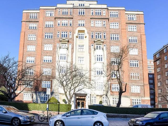 Apartment at Grove End Road, City of Westminster