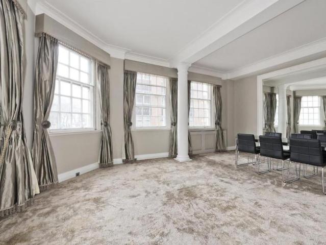 Apartment at Grove End Road, City of Westminster