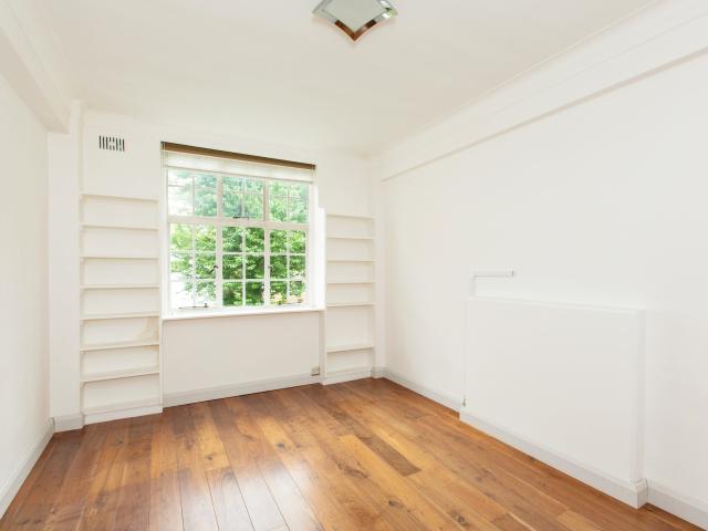 Apartment at Grove End Road, City of Westminster