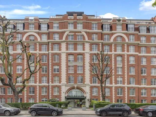 Apartment at Grove End Road, City of Westminster